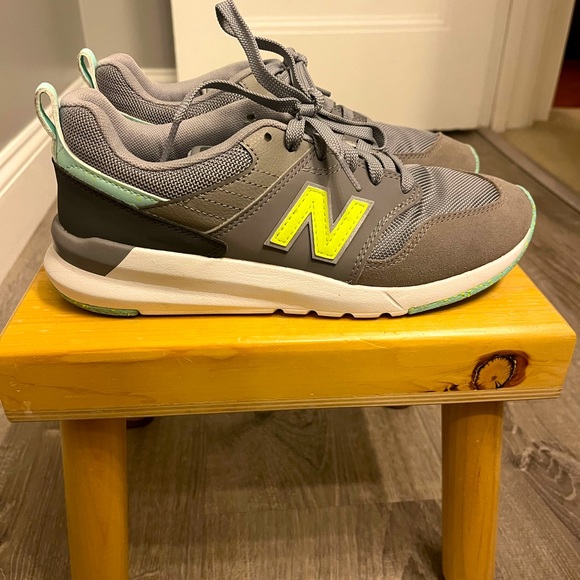New Balance | Shoes | Womens New Balance 09 Gray Sneakers Size 8 ...